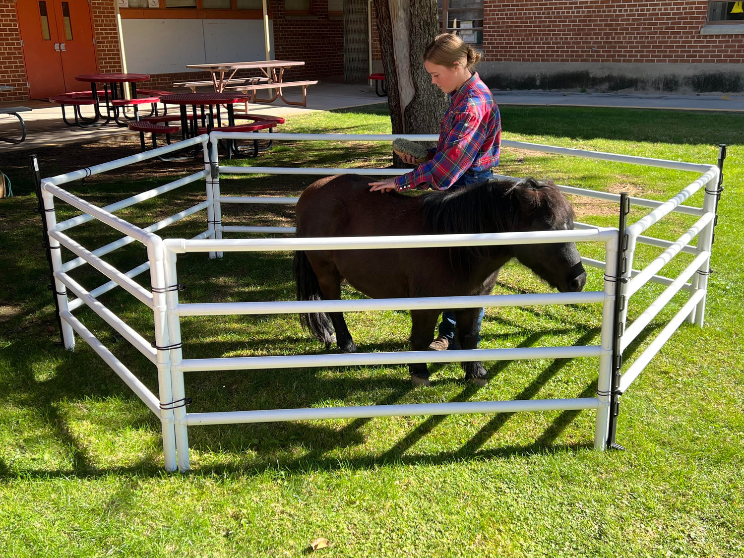 DIY Modular Kit: Mini/Goat Corral (6 Panels; 4 Rails) – Camp Corrals
